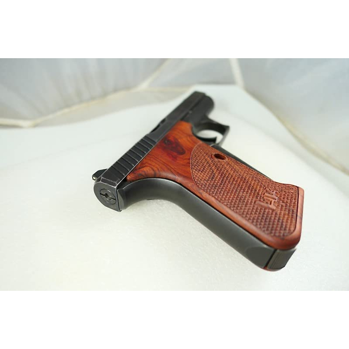 Handgun Grip for a Heckler & Koch (H&K) P7, P7M8 handgun