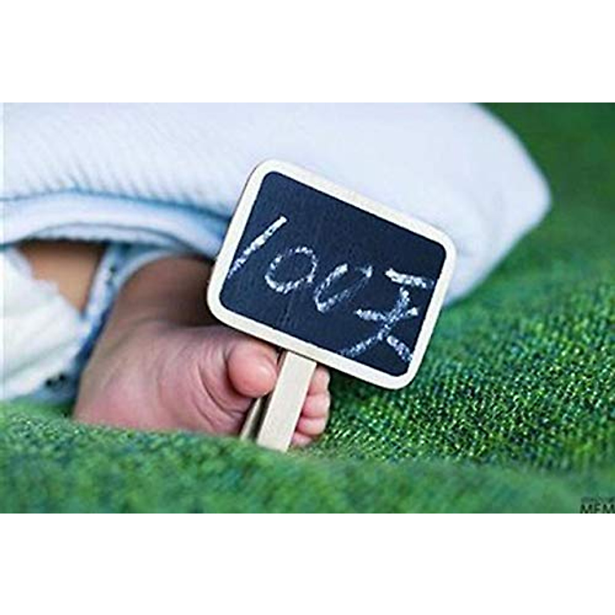 40Pcs 2.36 x 1.58 Inch Wood Mini Chalkboard Clips Wooden Blackboard Clips Photo Price Chalk Board Message Board Tag Signs with Pegs for Memo,Note Taking,Food Label,Wedding Table Number Place Card