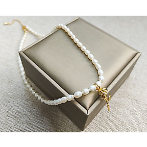 Cosfog Rose Flower Pendant Pearl Necklace, Natural Freshwater Pearl Choker Chain, 18K Plated Brass Rose Flower Pendant Necklace, Trendy Charm Rose Jewelry Gift for Women Girl