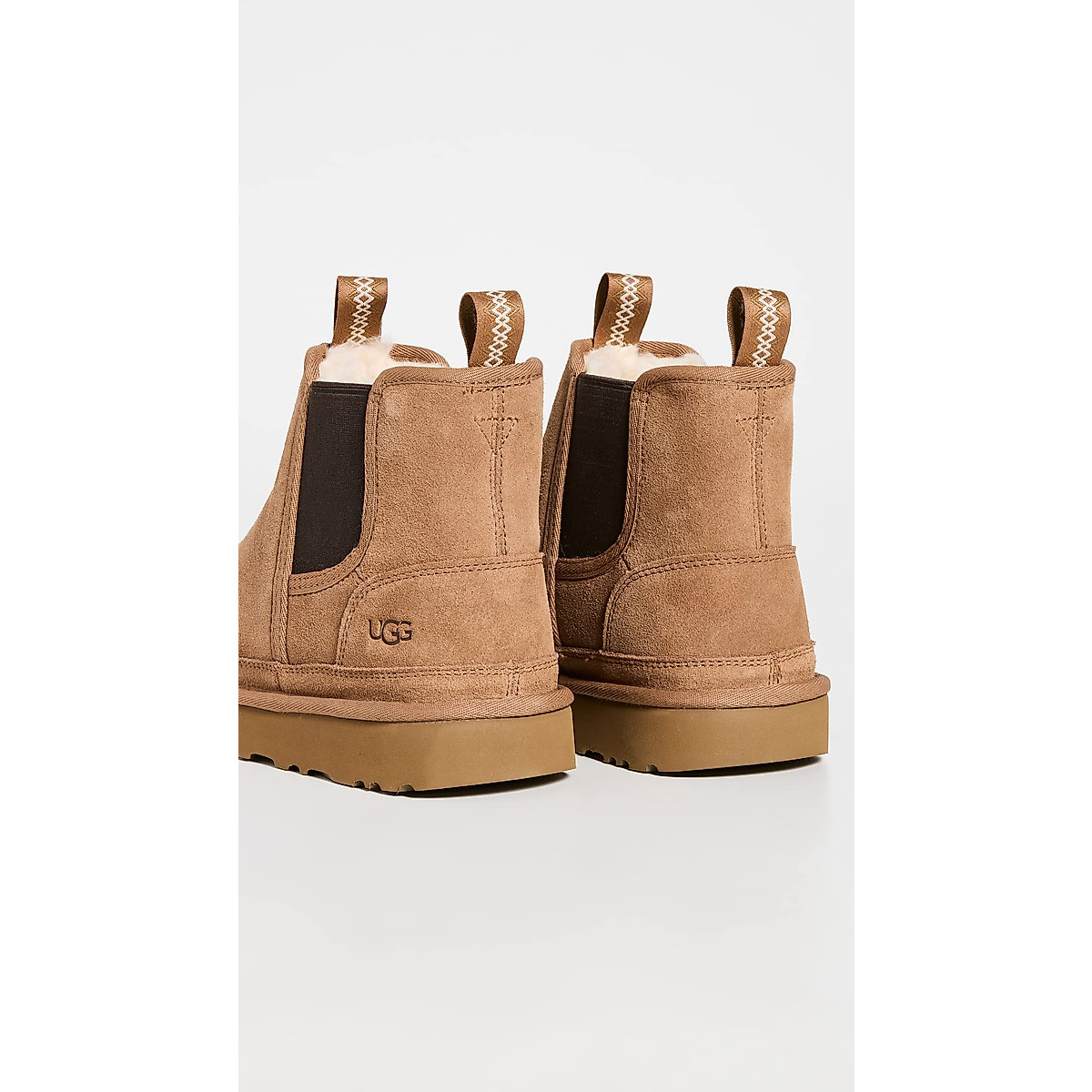 UGG Unisex-Child Neumel Chelsea Boot, Chestnut, 6 Big Kid