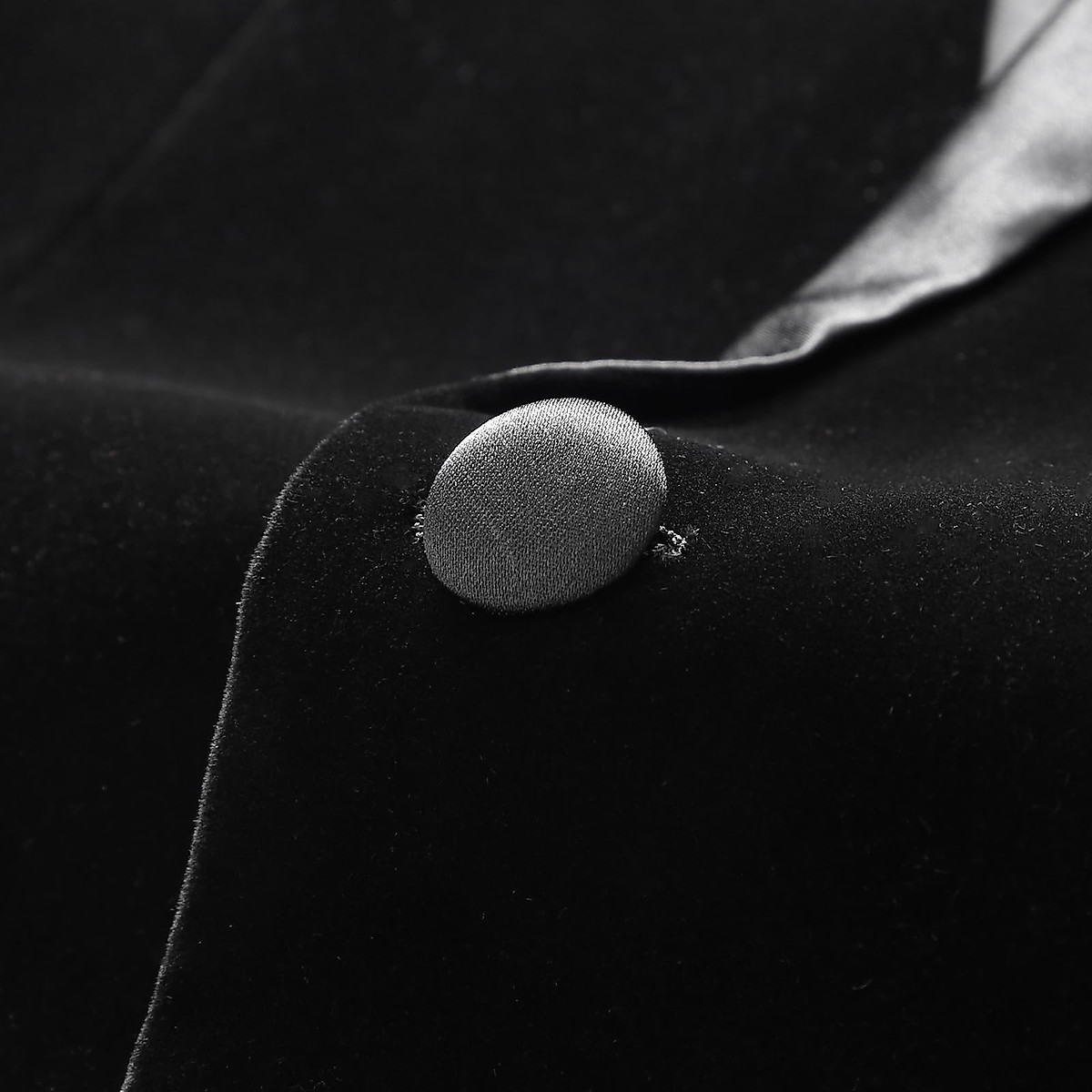 Mens Velvet Blazer Slim Fit Suit Jacket for Men Peaked Lapel One Button Tuxedo Blazer Wedding Prom Dinner Black