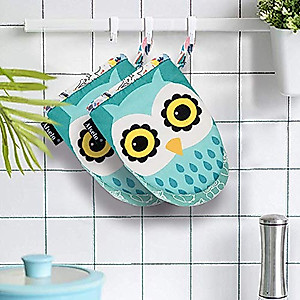 Alselo Mini Oven Mitts,2pk - Silicone Little Kitchen Gloves, Heat Resistant with Non-Slip Grip and Soft Quilted Cotton Lining for Safe Backing Cooking Barbecue (Green, 2)