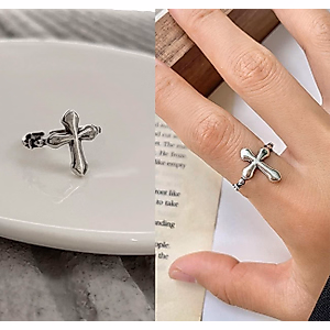 OTEEGX 7PCS Y2k Rings Set for Women Cute Star Ring Y2K Heart Jewelry Cross Ring Y2K Fashion Aesthetic Accessories Grunge. (7PCS Rings)