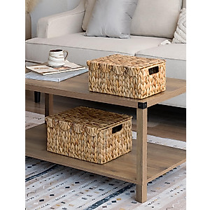 StorageWorks Scalloped Edge Wicker Basket with lid, Wicker Storage Basket with Built-in Handles, Handwoven Basket for Décor, Natural Water Hyacinth Wicker Basket for Shelves, Nursery Room