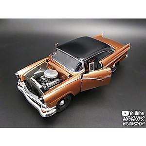 AMT 1956 Ford Victoria Hardtop 1:25 Scale Model Kit