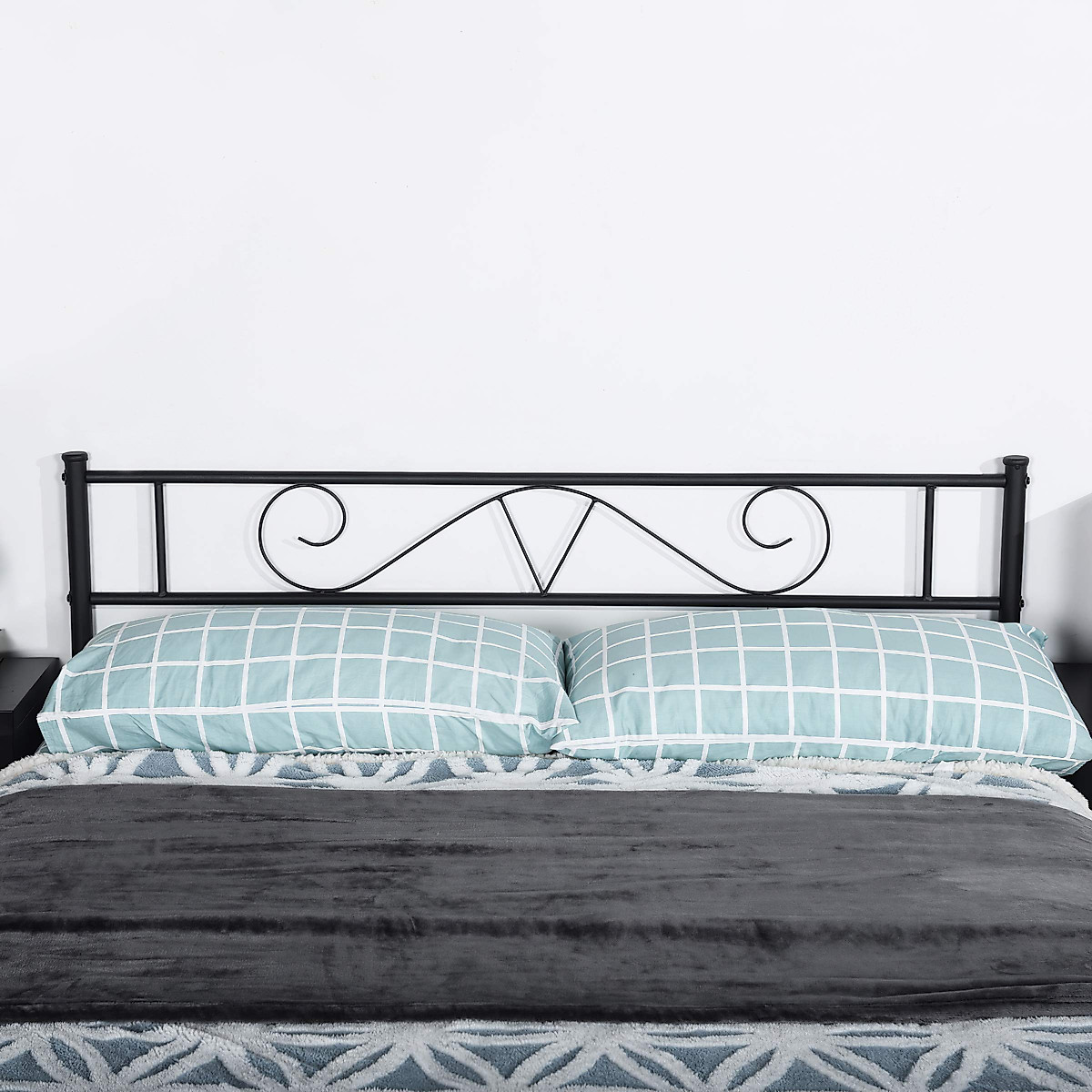 Full Size Platform Bed Frame with Headboard, Nordic Style Metal Bed Easy Assembly, Size 77.256.134.8 Inches