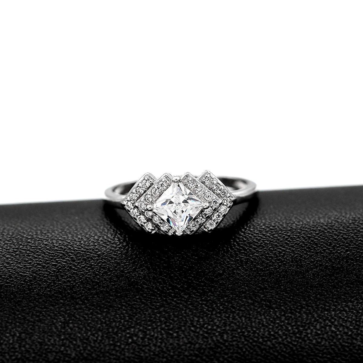 Uloveido Princess Cut Lab Created Diamond Wedding Engagement Ring Square CZ Rings Anniversary Party Prom Gifts (Size 9) WX015