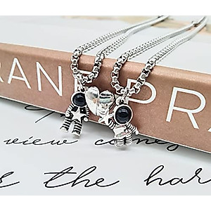 WAINIS 2 Pcs Stainless Steel Couples Necklaces Astronomy Spaceman Matching Couple Necklaces Valentine’s Day Gift for Him Her or Best Friends Jewelry