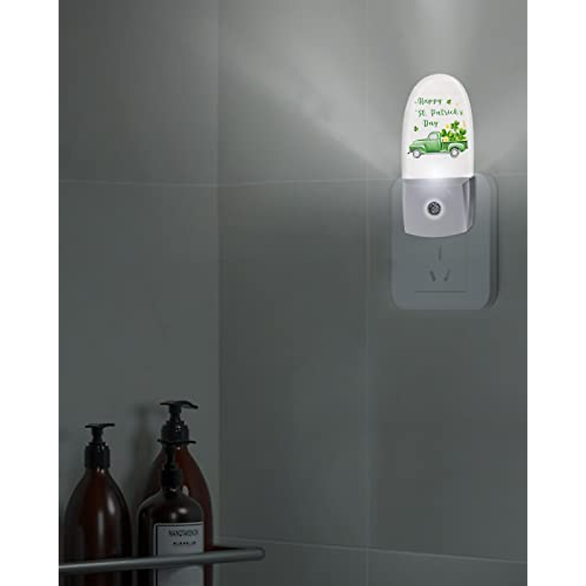 RisQiten St. Patrick's Day Night Light, LED Plug in Night Light, Green Truck and Lucky Clover Gold Night Lights with Dusk to Dawn Sensor Decorative Kids/Adults Nightlight for Bedroom Bathroom