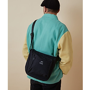 anello(アネロ) Vertical Shoulder Bag, Black (Black 19-3911tcx)