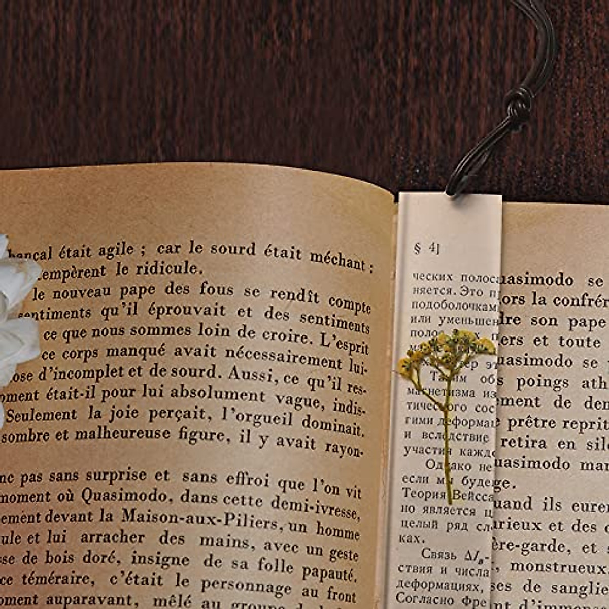 4 Pieces Bookmark Resin Dried Flowers Bookmarks Handmade Resin Floral Bookmarks for Girls Women Ladies Children Kids Teens Lovely Party Favors School Classroom Prize Reading Rewards (Chic Style)