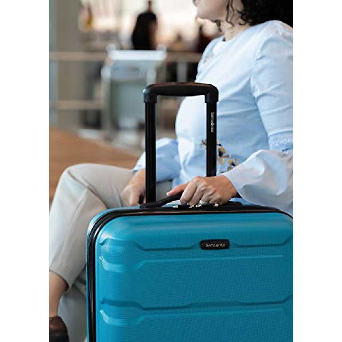 Samsonite Omni PC Hardside Expandable Luggage with Spinner Wheels, Checked-Medium 24-Inch, Caribbean Blue