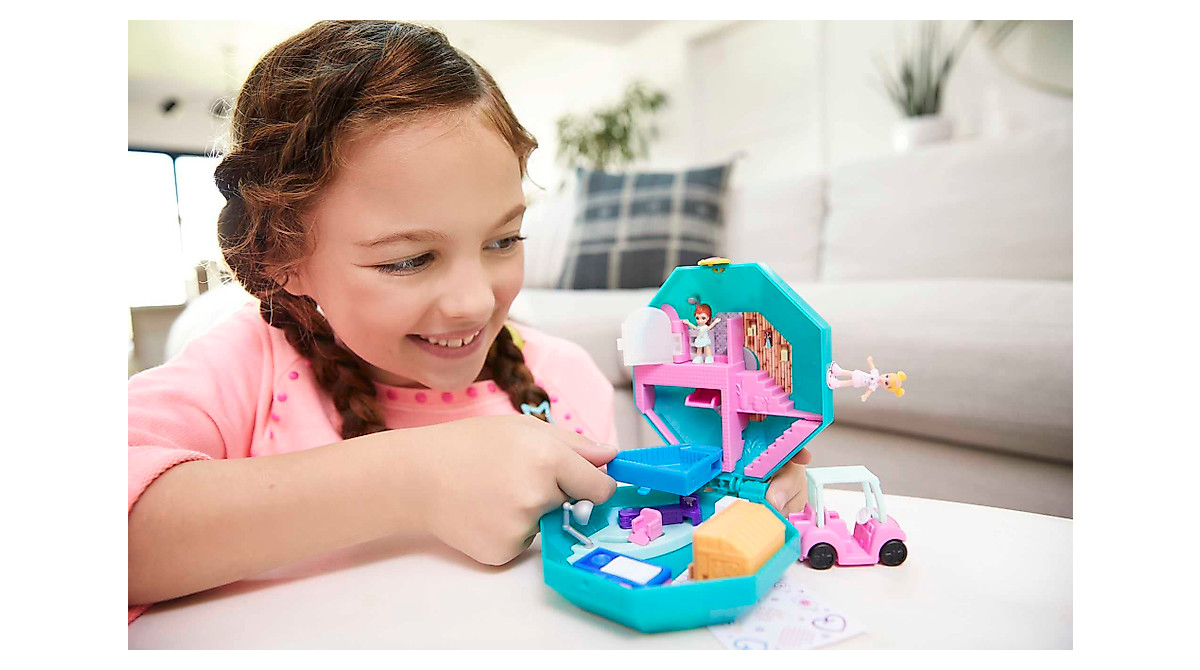 Explore Polly Pocket Spa Playset with Dolls & Accessories