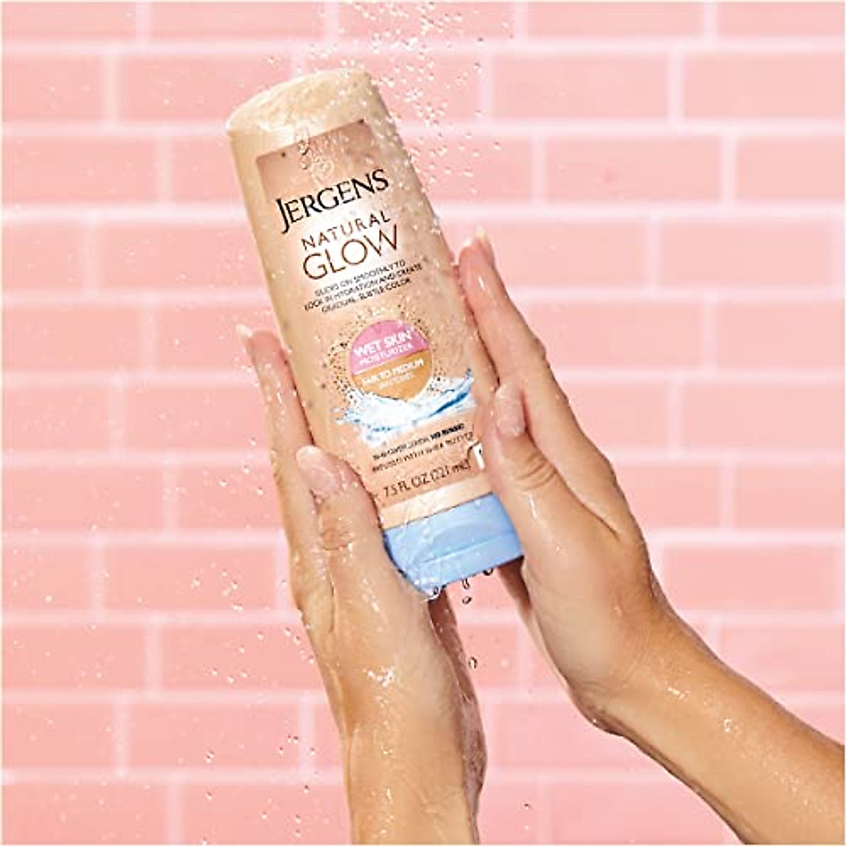 Jergens Natural Glow In-shower Lotion, for Fair to Medium Skin Tone, Wet Skin, Sunless Tanner Locks in Hydration for Gradual, Flawless Color, 7.5 Ounce