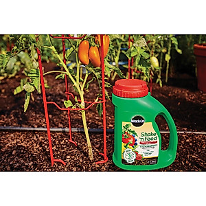 Miracle Gro 3002610 4.5 Lb Shake 'n Feed Tomato, Fruits & Vegetables 9-4-12