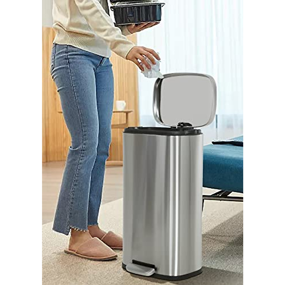 8 Gallon Kitchen Trash Can with Lid, Fingerprint-Proof Stainless Steel Trash Can Step-On Pedal Garbage Can with Removable Wastebasket for Office, Home and Kitchen, Soft Close, Recycle, 30 Liter