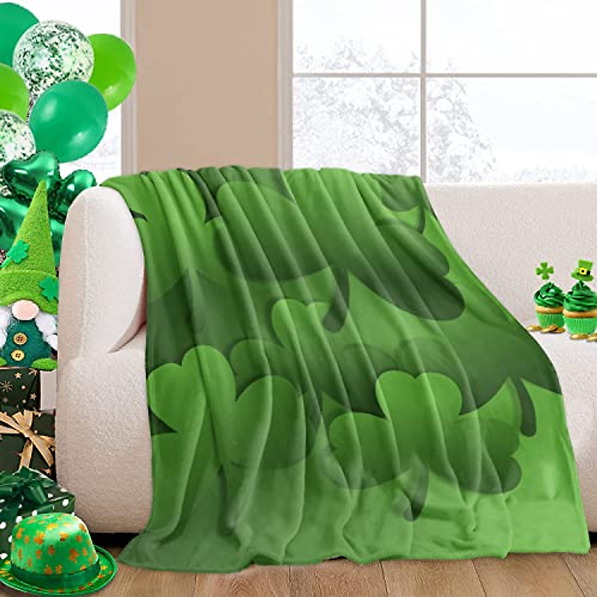 St. Patrick's Day Throw Blankets Green Lucky Clover Leaf Fuzzy Soft Bed Cover Bedspread Irish Shamrocks Lightweight Luxury Flannel Fleece Blanket for Travel Stadium Camping Couch Sofa Chair 40x50In
