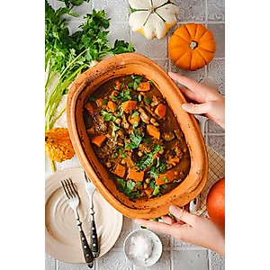 Römertopf 14005 Clay Roaster | 40 Years Anniversary Edition | Non-Stick Dutch Oven | Healthy Clay Pot Cooking | Clay Baker | Versatile Cooking Vessel - 3.7 Quarts (3.5 Liters) for up to 6 people