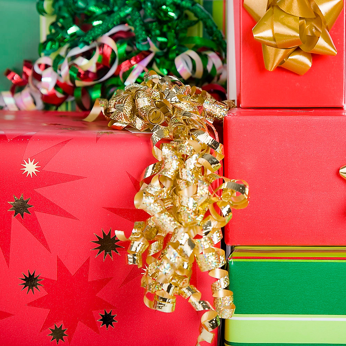 4Pack Curling Ribbon for Gift Wrapping,600Yard Metallic Curling Ribbon Balloon Ribbon Gift Wrap Ribbon Balloon String Christmas Ribbon for Crafts, Florist, Valentine's Day, Party Decoration