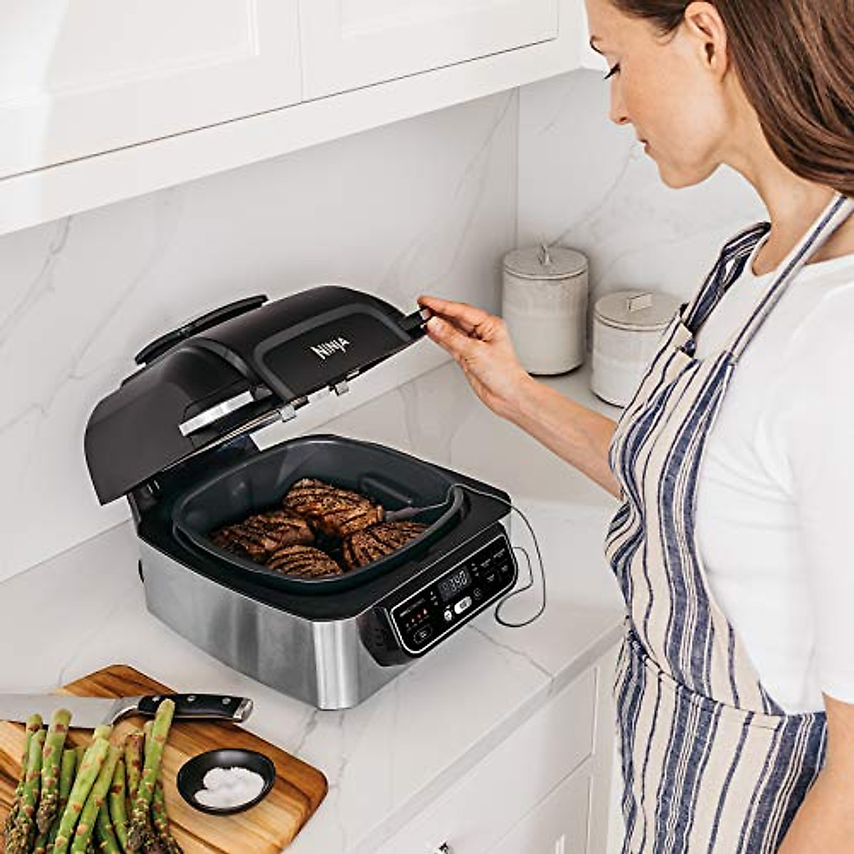 Ninja Foodi Pro 5-in-1 Indoor Integrated Smart Probe, 4-Quart Air Fryer, Roast, Bake, Dehydrate, an Cyclonic Grilling Technology, with 4 Steaks Capacity, Stainless