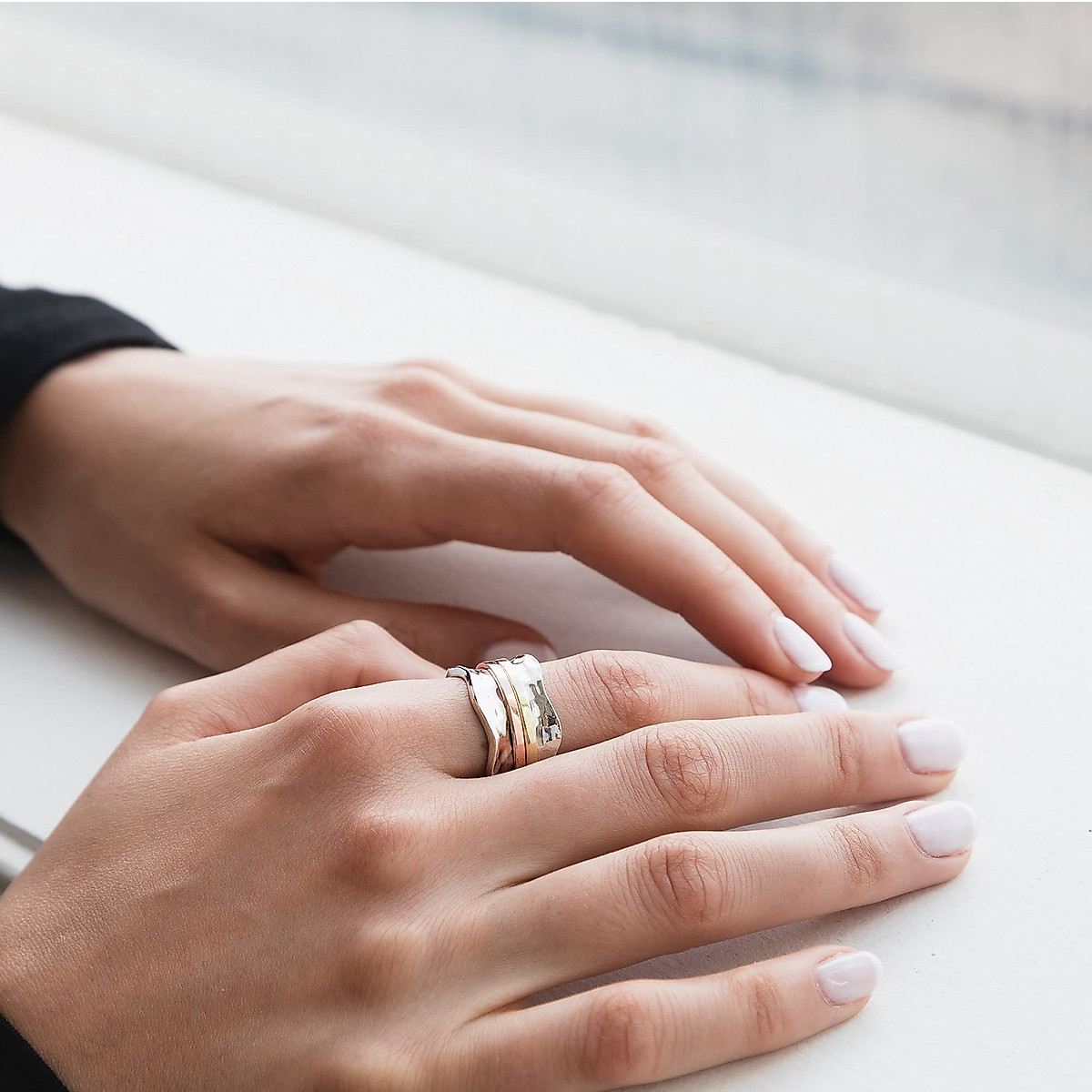 ENERGY STONE BREEZE Classic Hammered Pattern Brass and Copper Spinners Meditation Ring (Style 797) (8)