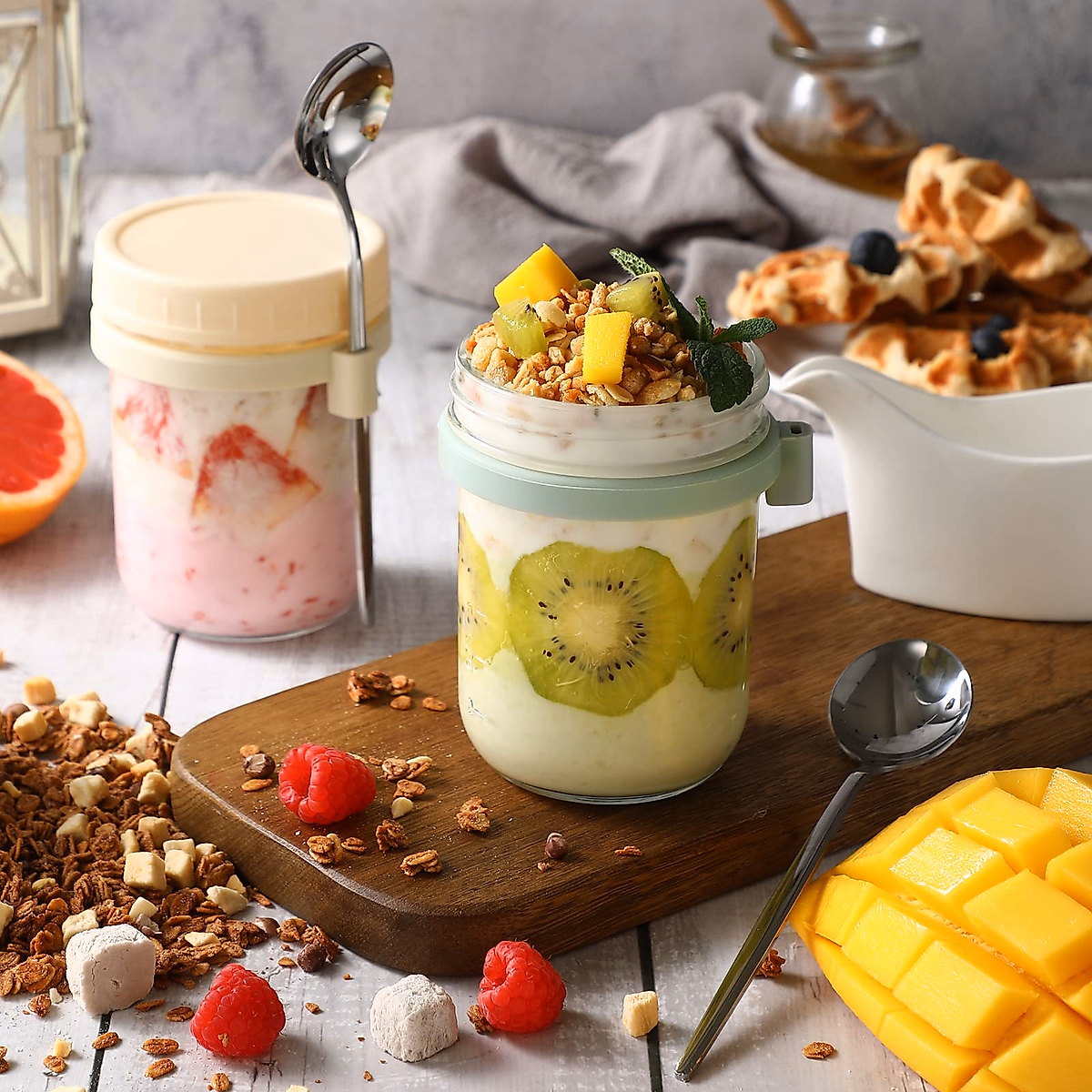 LANDNEOO 2 Pack Overnight Oats Containers with Lids and Spoons, 16 oz Glass Mason Jars for Overnight Oats, Large Capacity Airtight Jars for Milk, Cereal, Fruit (Beige+Green)