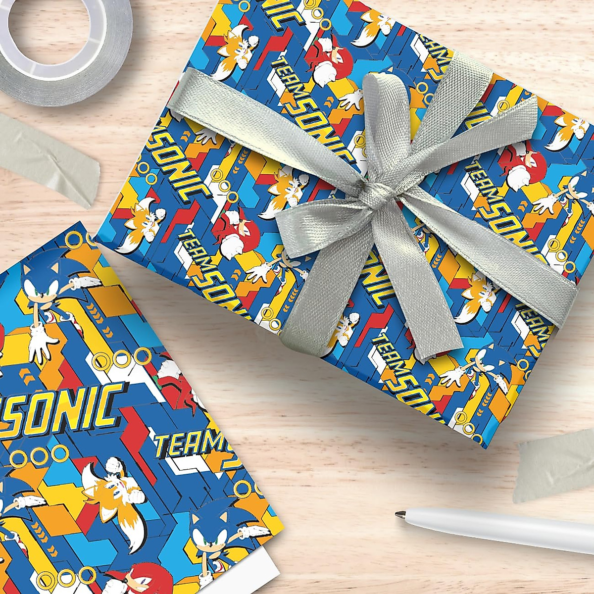 Danilo Sonic The Hedgehog Wrapping Paper, Two Sheet, Two Tags, Officially Licensed Gift Wrap, Recyclable, 70 x 50 when opened, multi-coloured