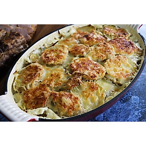 1.58 Qt Enameled Cast Iron Oval Roaster, Casserole Dish, Lasagna Pan, Deep Roasting Pan, for Cooking and Baking - Small 13.4" x 8.46" - Red