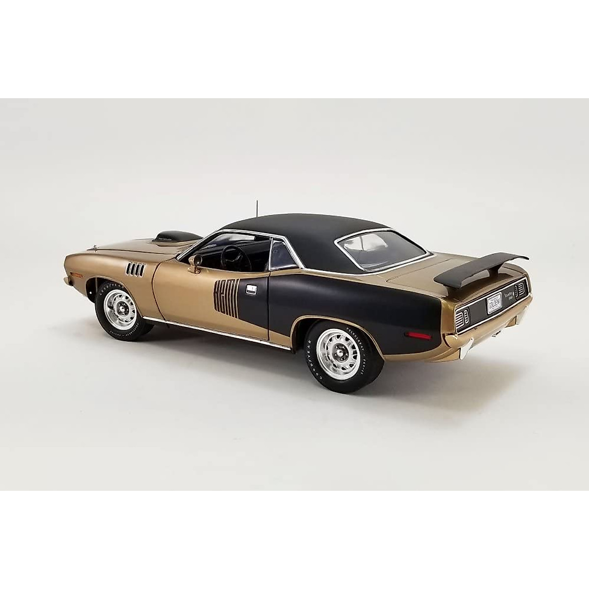 ModelToyCars 1971 Plymouth Hemi Barracuda w/Vinyl Top, Gold Leaf - Acme A1806126VT - 1/18 Scale Diecast Car