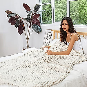 ZUIBESCHOS Chunky Knit Blanket Warm Chenille Yarn Throw Blanket 40x80 Inch Handmade Cozy Throw Yarn Blanket for Bed Home Decor, Machine Washable,Beige