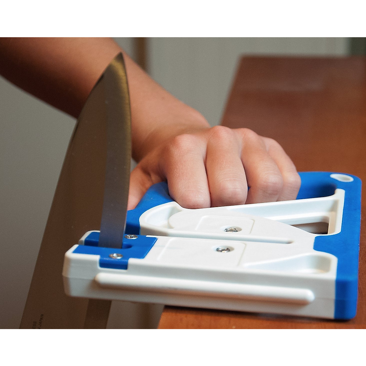 RPT Kinetics Knife Sharpener, Sharpening Made Simple with Reverse Polarity Technology for Straight Edge and Serrated Knives, Made in the USA