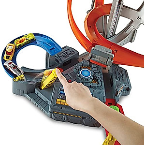 Hot Wheels Toy Car Track Set Spin Storm, 3 Intersections for Crashing & Motorized Booster, 1:64 Scale Car