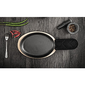 HAWOK Cast Iron Fajita Plate Sizzler Pan Set with Bamboo Tray and Handle Holder, Set of 4, Pre-seasoned Cast Iron Skillet with Bamboo Base and Handle Cover