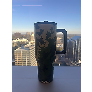 Sip2Go Tumbler - 40 oz Water Bottle with Handle & Flip Straw - Fits in Cup Holder, Leak Resistant Tumbler-Reusable Insulated Stainless Steel & Rubber Base - Women, Men, Kids (Camouflage, 40oz)
