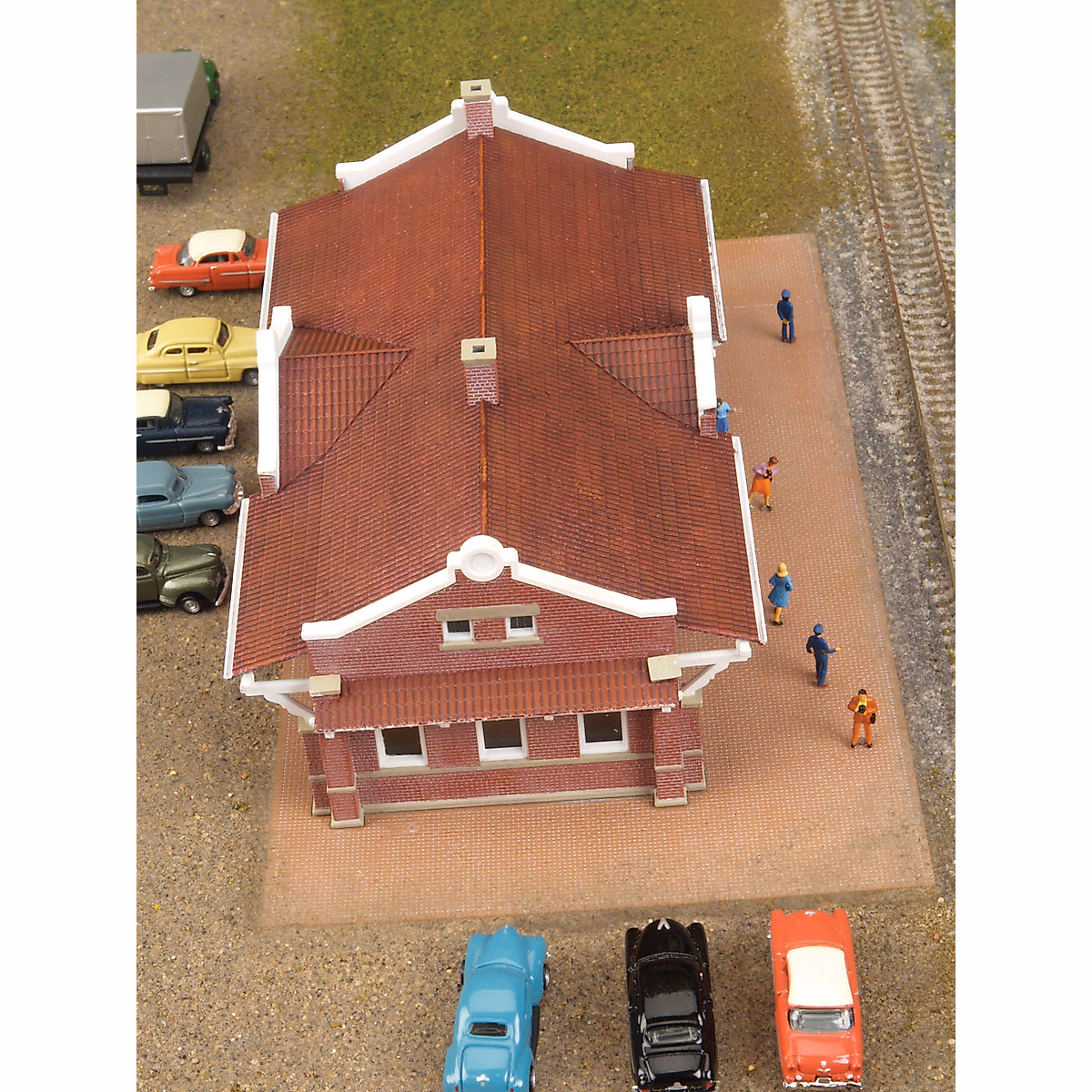 Walthers Cornerstone Series&#174 N Scale Santa Fe-Style Brick Depot 6-3/4 x 3-7/8 x 2-1/4"