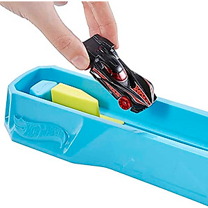 Hot Wheels Track Builder Unlimited Long Jump Pack, Plyset with 13 Component Parts & 1:64 Scale Toy Car