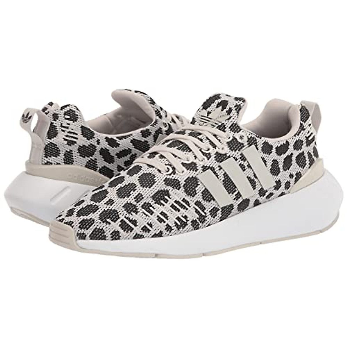 adidas Women's Swift Run 22 Sneaker, Talc/Black/White, 7.5