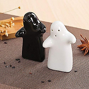 Salt and Pepper Shakers Cute Decorative Novelty Hugging Shakers Couple Set Black and White Modern and Vintage Hug Design Easy to Refill and Dispenser Shaker Set