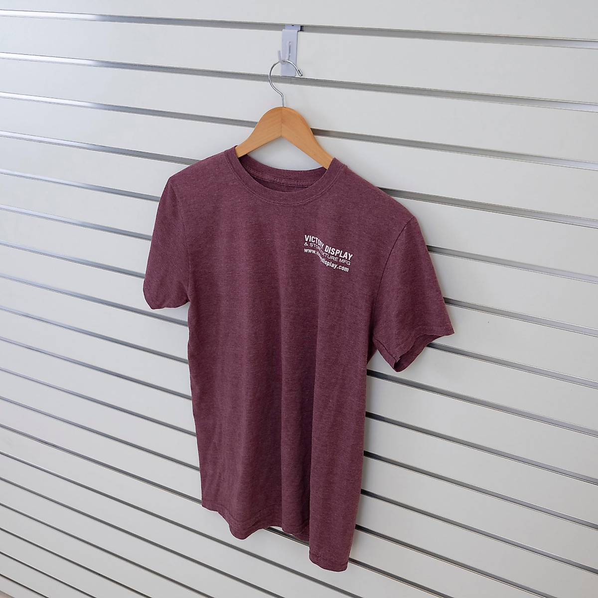 VICTORY DISPLAY & STORE FIXTURE MFG 1" Long Curved Heavy Duty Commercial-Grade Steel Slatwall Panel Hook - Displays Product/Merchandise for Commercial or Home Use (20, White)