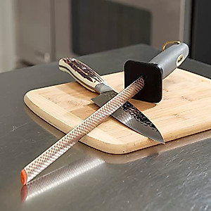 Smith’s 3001 10” Oval Diamond Sharpening Steel Rod – Grey – Oval Design – Rubber Grip Handle – Plastic Sharpening Tip