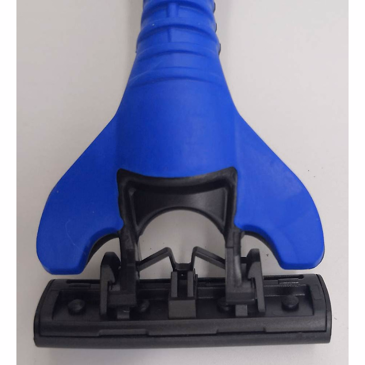 TravelWell Pack of 144 Disposable Razors in Bulk 3-Blade Used in Hotels Motels Beauty Salons Homes Professional | Travel Size Toiletries | Hotel Toiletries in Bulk