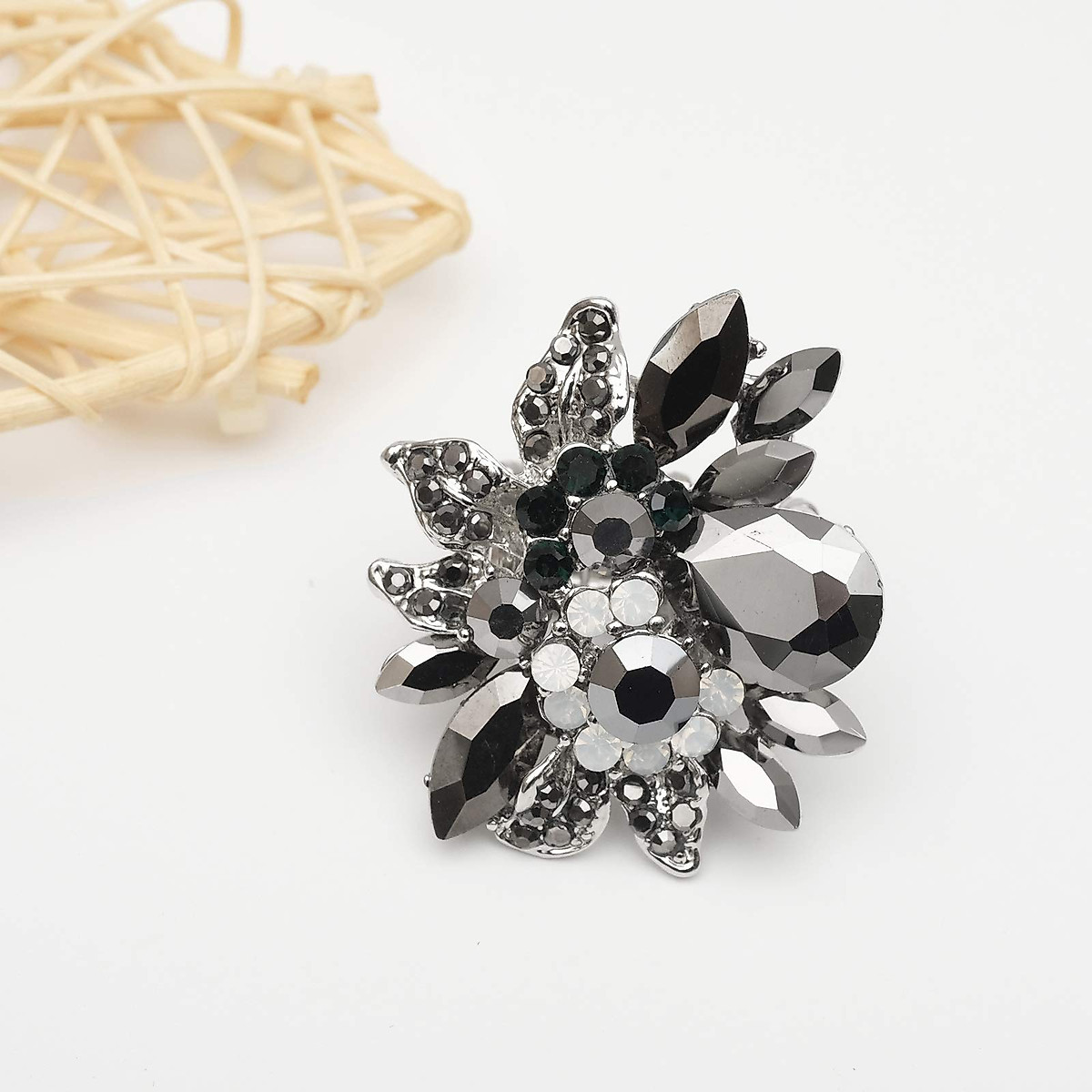 Women's Dazzling Austrian Crystal Leaves Flower Cocktail Statement Rings Stretch Adjustable Ring for Party Wedding Brides Bridesmaids (Black)