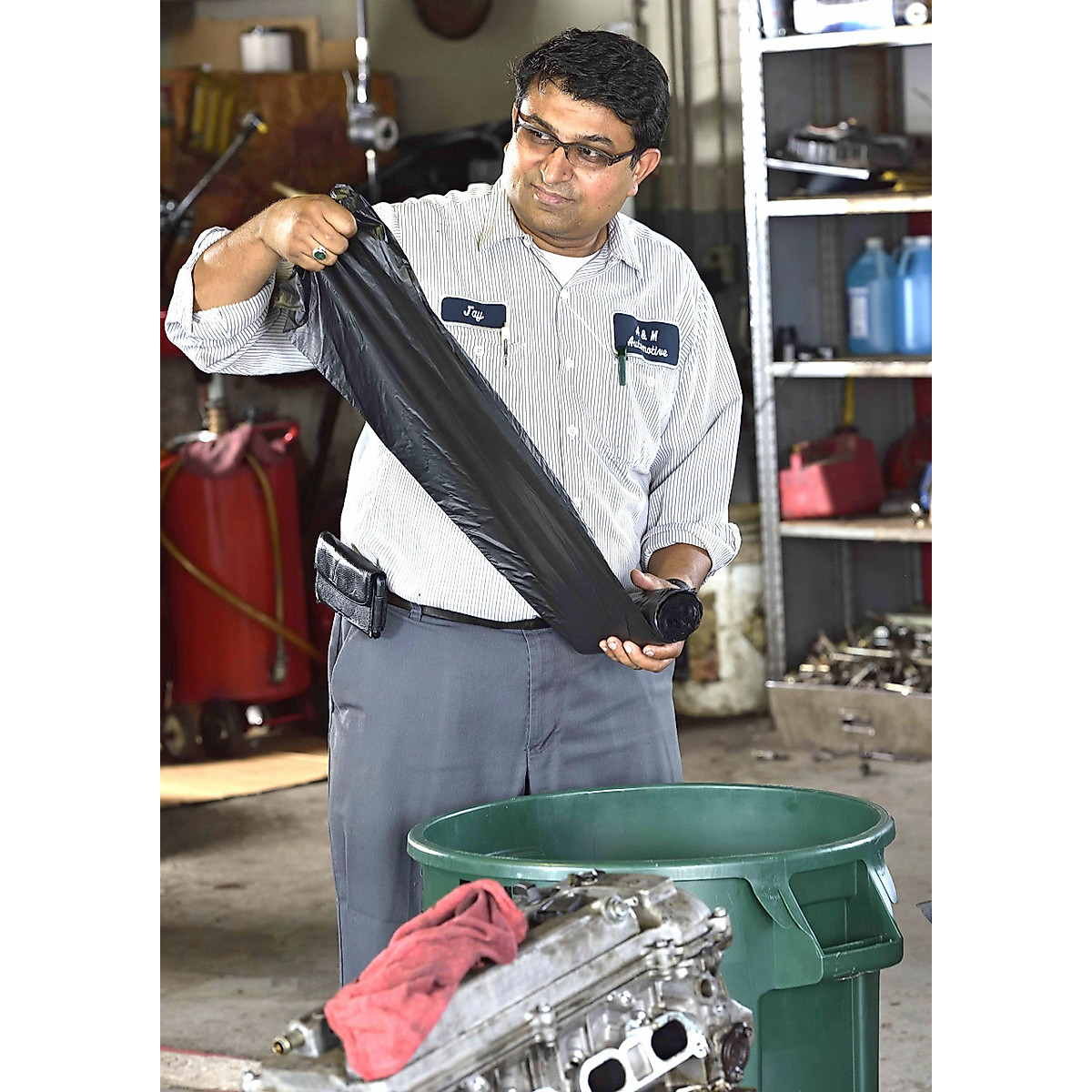 Aluf Plastics RCT-45X Star Sealed Coreless Rolls with E-Z Tie Flap Closure, 45 gal, Polyethylene, 40" x 46", Black (Pack of 100)