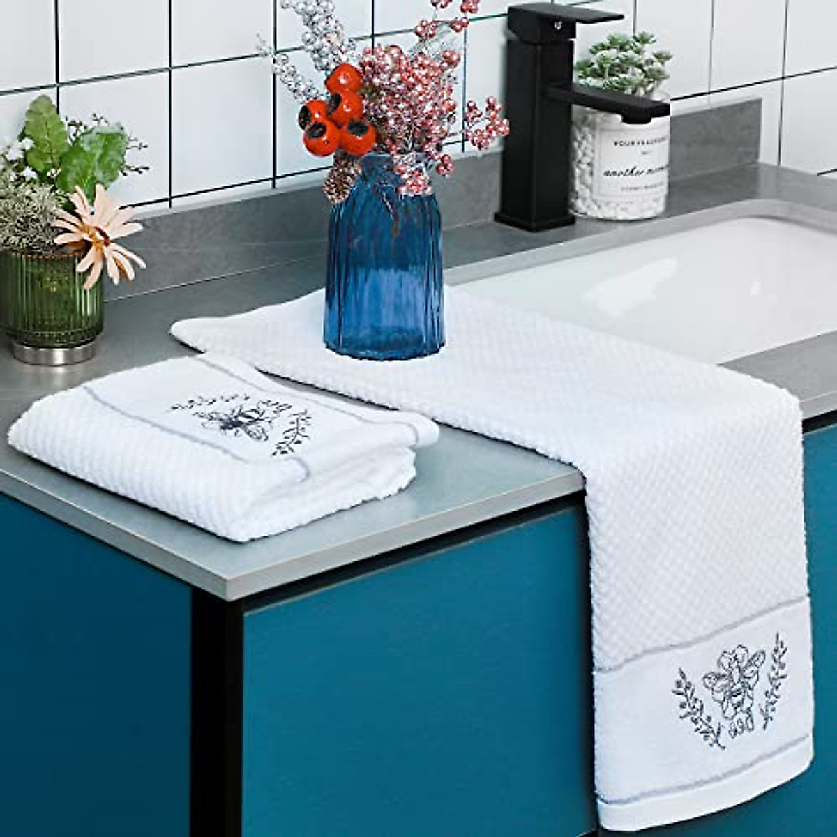 Tudomro 4 Pieces Farmhouse Bee Hand Towels Farmhouse Absorbent Cleaning Drying Bee Hand Towels 16 x 25 Inches Cotton Highly Absorbent Soft Luxury Towel Decorative Hand Towels for Bathroom