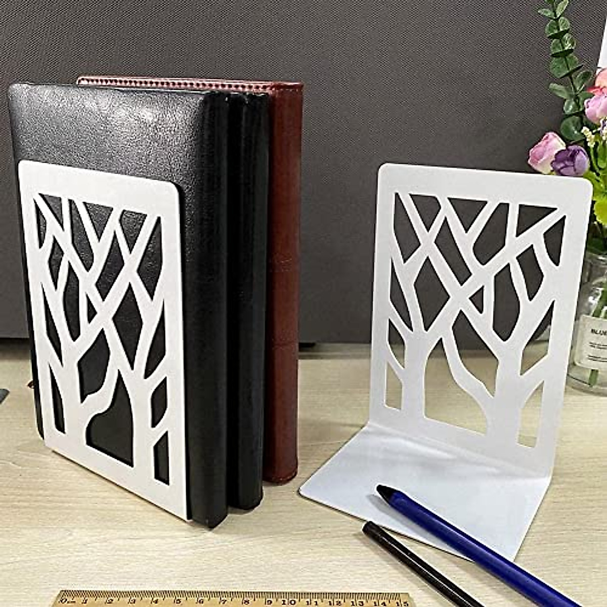 2pcs Metal Bookend Bracket Universal Hollow Forest Animal Shaped Book Office Shelf Book Support Stop Holder Stand Book