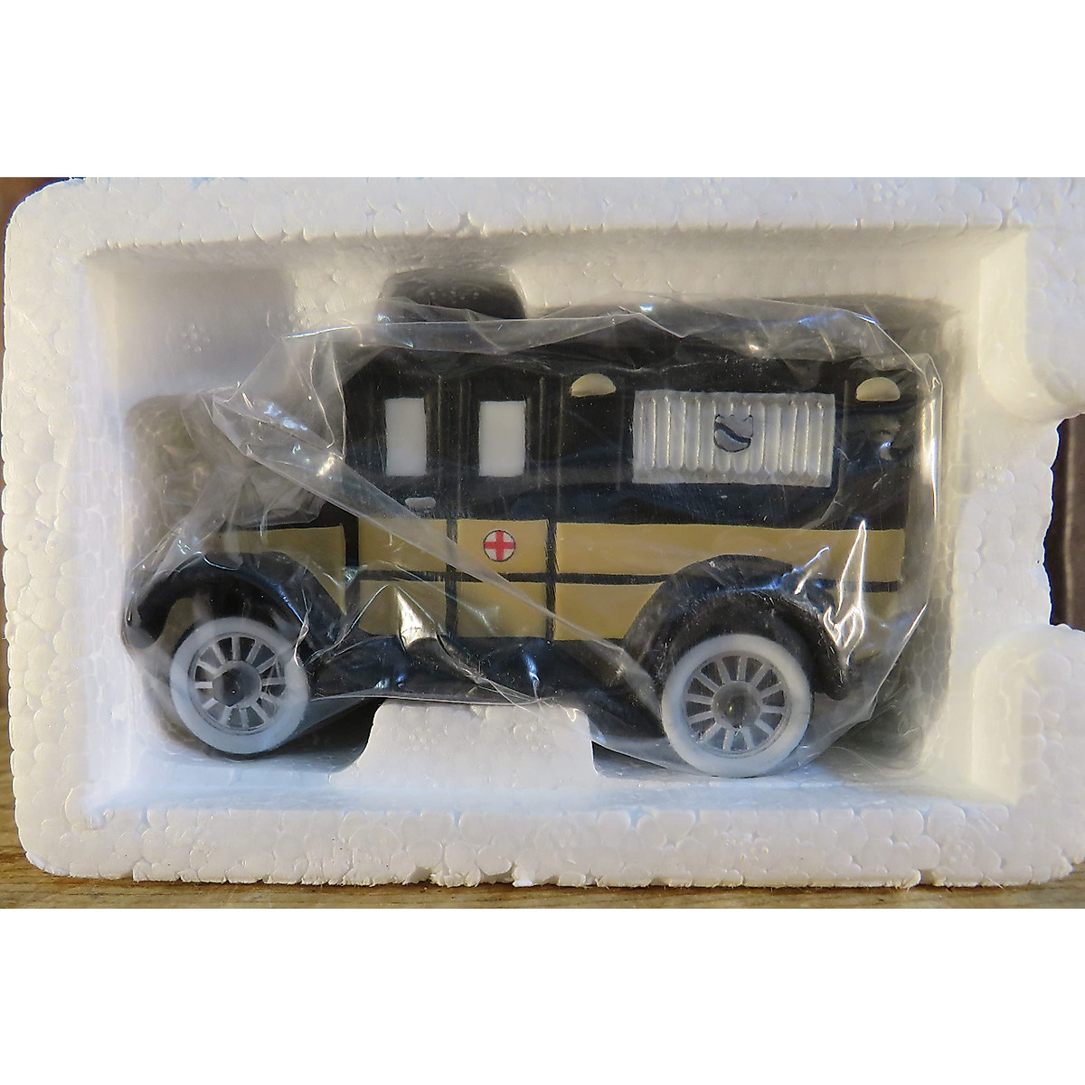 Department 56 The City Ambulance 56.58910