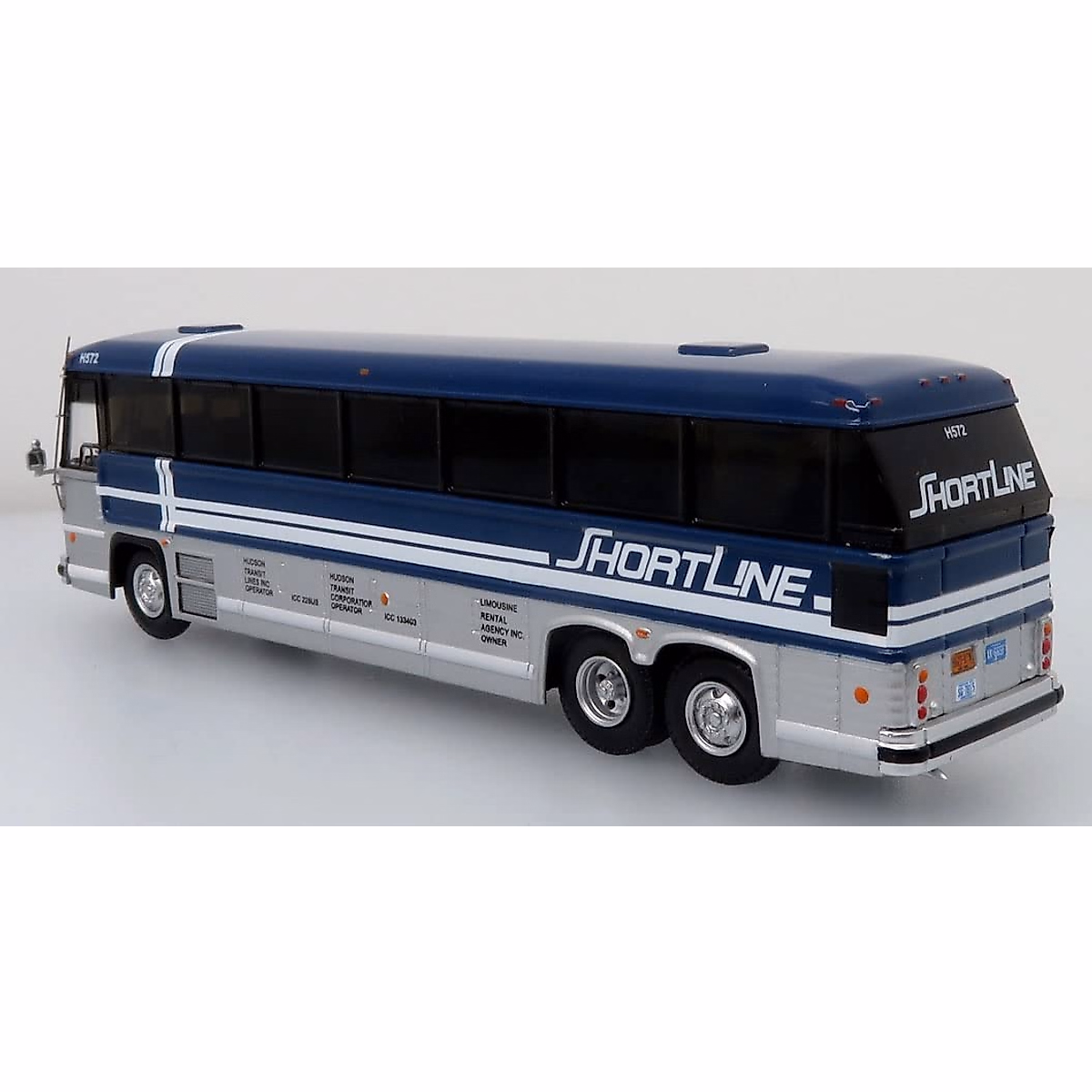 MCI MC9 Coach Diecast Bus Short Line,New York.1:87-HO Scale Iconic Replicas New in The Box,Green