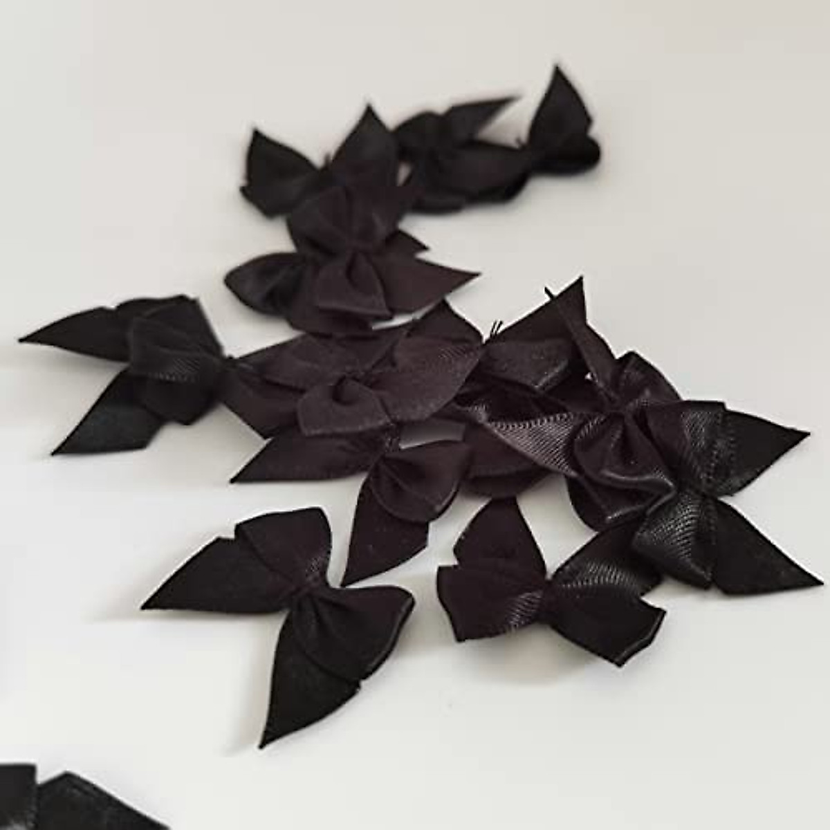 Micomon 50pcs 1-Inch Mini Ribbon Bows for Crafts Small Black Bows Christmas Decoration Embalishement Scrapbooking(Black)
