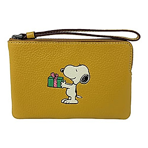 COACH X Peanuts Corner Zip Wristlet With Snoopy Present Motif