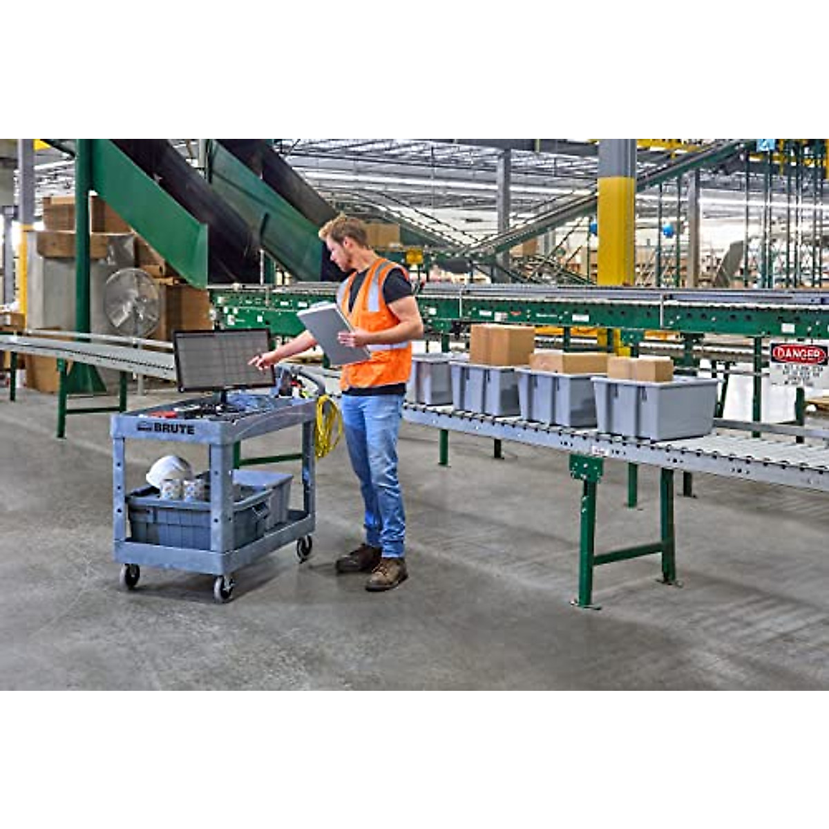 Rubbermaid Commercial Products Brute Heavy Duty 2-Shelf Utility/Service Cart, Medium, Lipped Shelves, Ergonomic Handle, 500 lbs. Capacity, Gray, for Warehouse/Garage/Cleaning/Maintenance/Stadiums